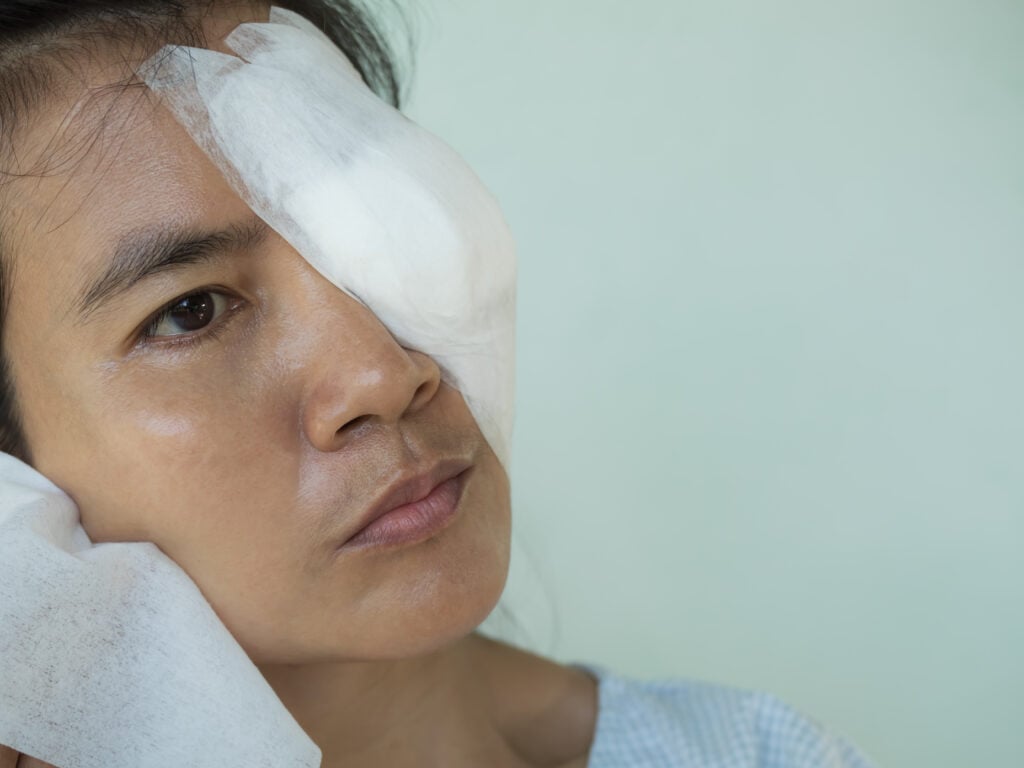 How to Handle Eye Injuries Safely with Correct First Aid